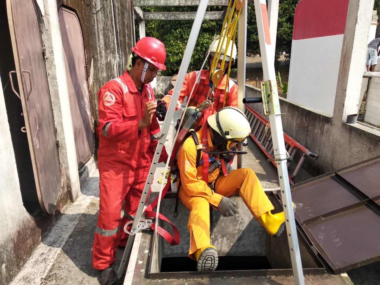 Training Confined Space Entry Course Indonesia Barron International